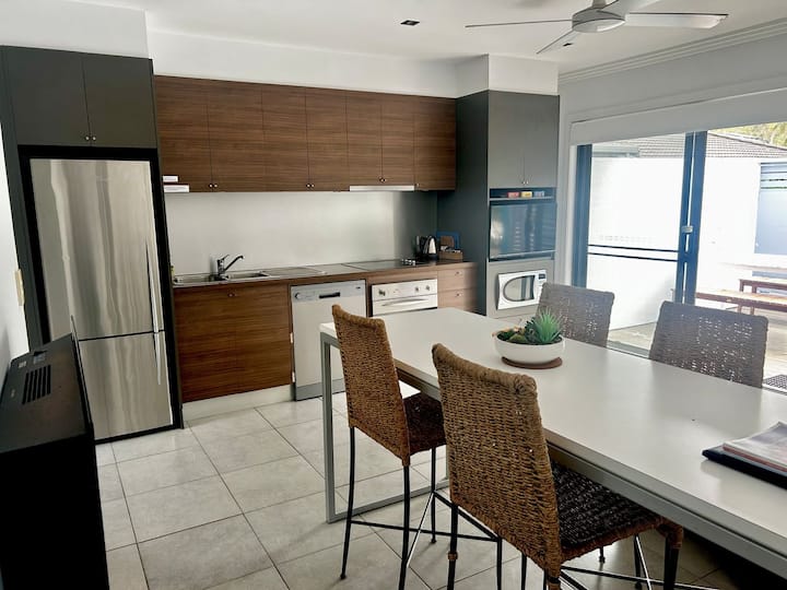 Aqua Apartment #1 At Blueys Beach - Boomerang Beach