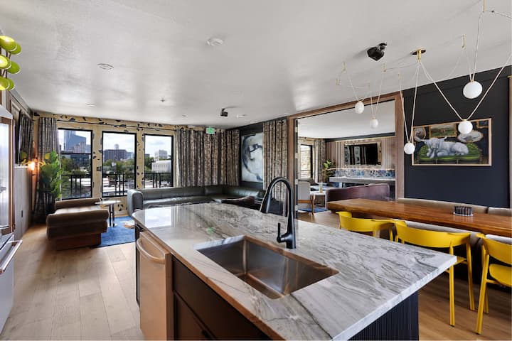 Whole Boutique Hotel: 23 Bedroom, Event Space,pool - Austin, TX