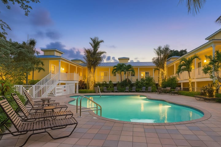 Private Beach Poolside | Gated Access | Beach Club - Siesta Key, FL