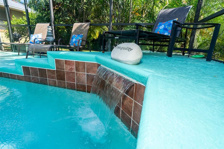 Palm Bliss Pool Retreat | Hot Tub • Near Beaches - ポートセントルーシー, FL