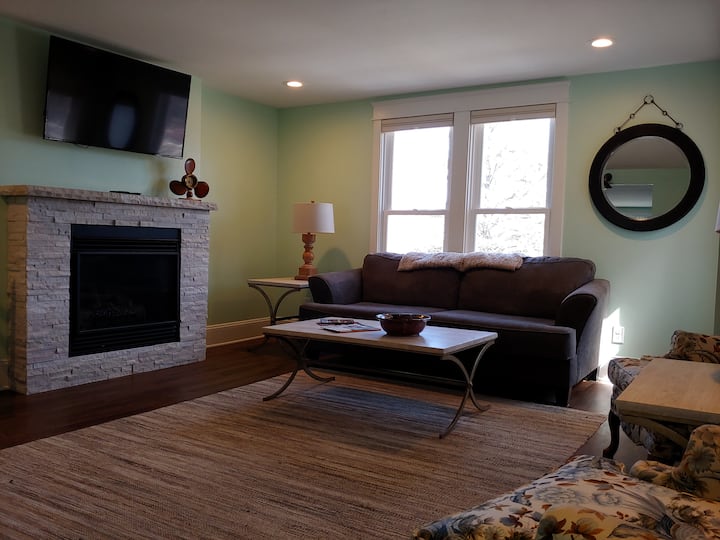 Deluxe Apt With Whirlpool In Sturgeon Bay - Door County, WI