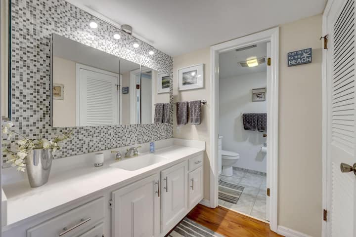 Bt 3322 Fountain/pond View W/loft In Ocean Village - Fort Pierce