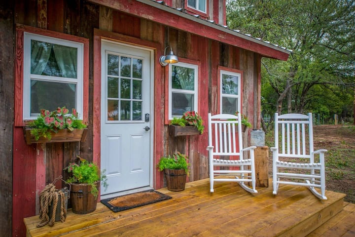 Cozy Cabin "Little Red Hen" 12 Min To Magnolia - Waco, TX