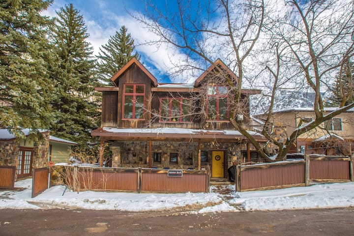 Spacious Getaway | Walk To Downtown | Private Cour - Ouray, CO