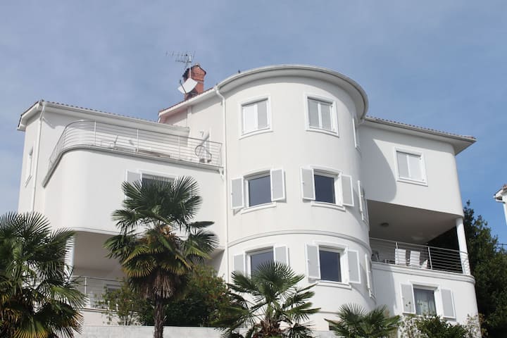 Luxury Apartment In Opatija For 8 People With Pool And Silk Bedding - Lovran