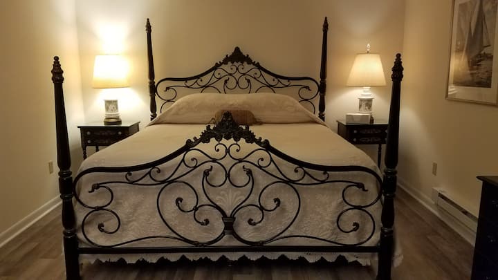 Tree Top Haven In The Heart Of Belfast, Maine - Belfast, ME