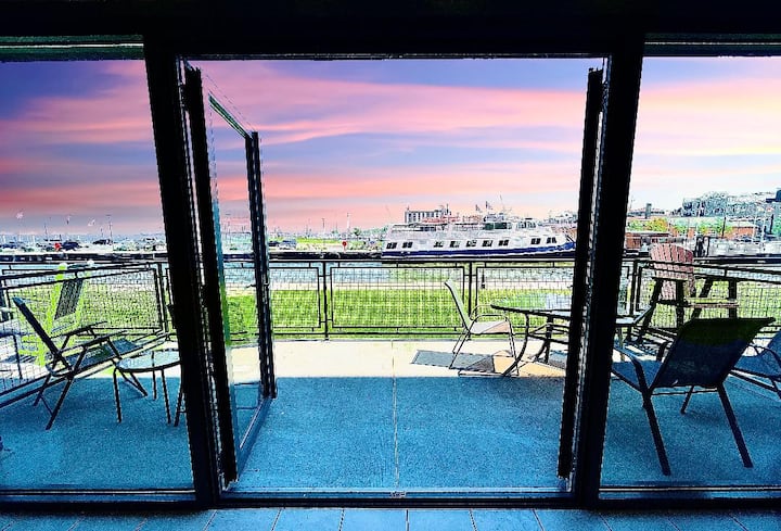 Waterfront W/ Patio Stunning Views Of Cedar Point! - Sandusky, OH