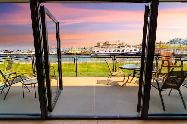 Waterfront W/ Patio Stunning Views Of Cedar Point! - Sandusky, OH