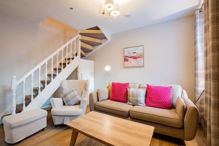 Sweet Little Townhouse In The Centre Of Galway City. 2 Bedrooms/1 Bathroom. - Galway