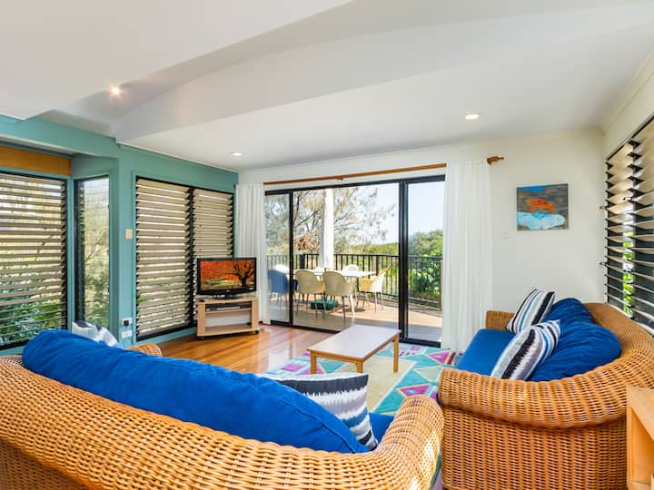 Straddie Beach House  3 | 3 Bedroom, 2 Bathroom, S - Queensland