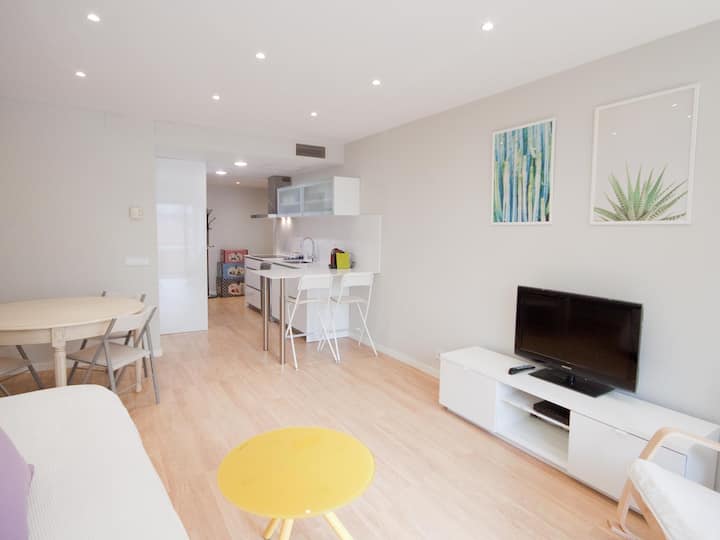 Flat With Balcony, Doorman And Lift In Gran Via - Madrid