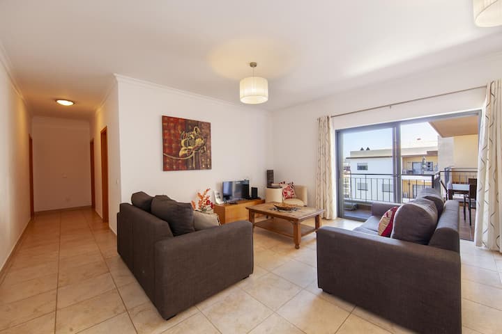 B26 - Palmeiras Top-floor Apartment - Lagos