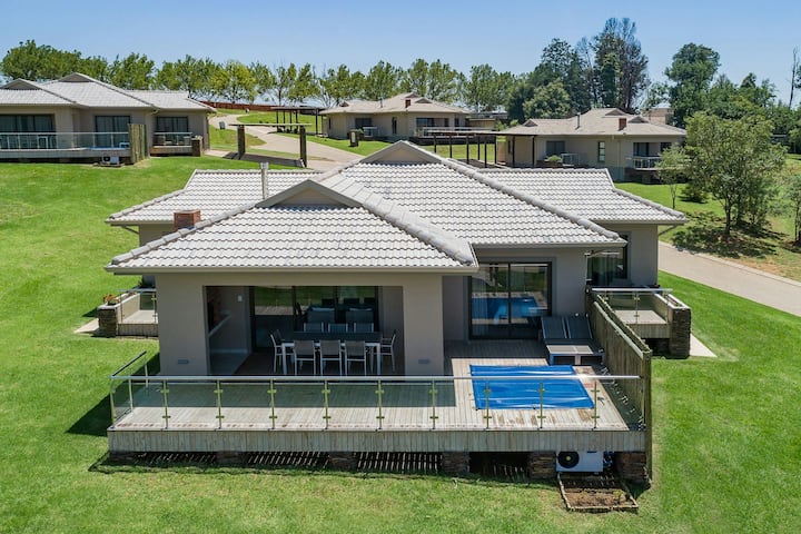 Cayley Mountain Resort - One Bedroom Villa - Cathkin Park