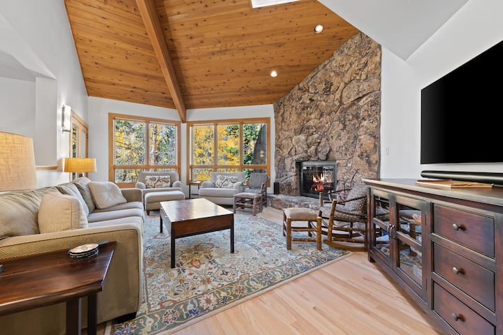 Breathtaking Views Of Gore Creek From This 4 Bdrm - Vail, CO