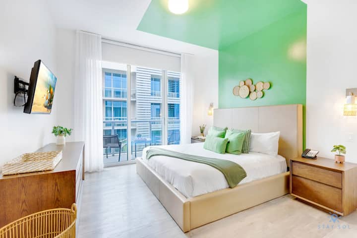 Rooftop Pool| Hollywood Beach Broad–walk+ Gym - Hollywood, FL