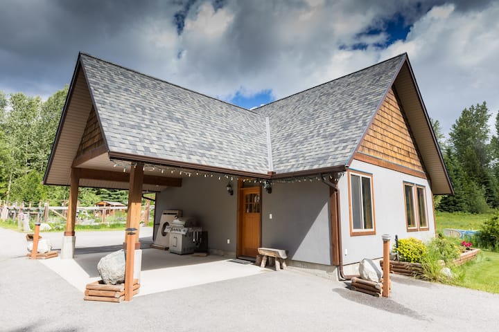 Aladar's Guest Cabin - Rossland