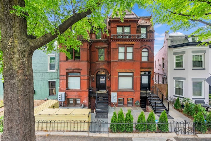 Luxury Logan Circle 4br Dc Townhome + Huge Patio - Washington, D.C.