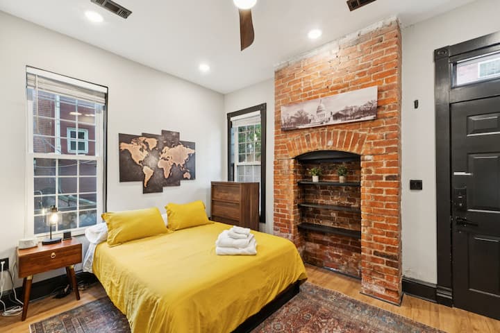 Spacious Luxury 4bd/4ba Logan Circle Townhome - Washington, D.C.