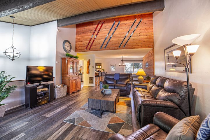 Spacious Condo With Spa And Mammoth Views 388 - Mammoth Lakes, CA