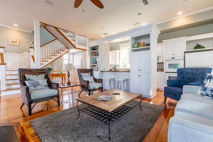 Centennial Coast Cottage - With Heated Pool - East Beach, GA