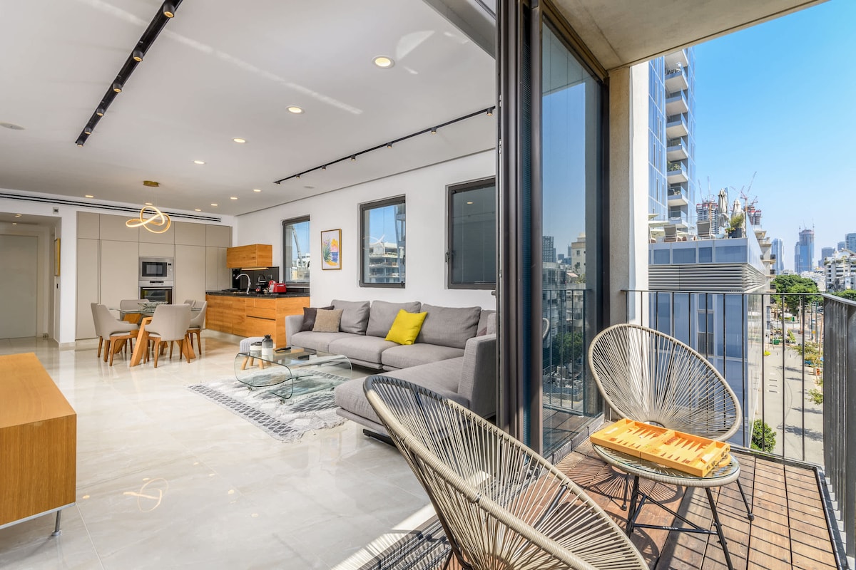 Luxurious 2-Bedroom Apartment with Balcony and Pa - Apartments for Rent ...