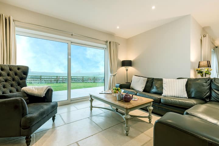 Yorkshire Farmhouse With Hot Tub - Northallerton