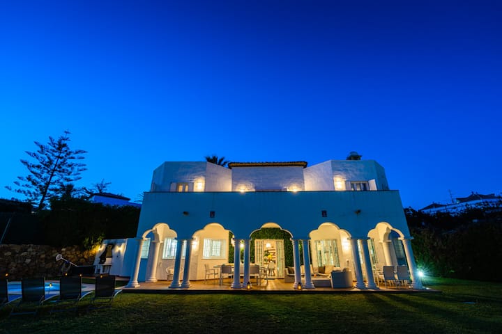 Amazing 6-bed Holiday Villa With Heated Pool A Walk Away From All Amenities - Marbella