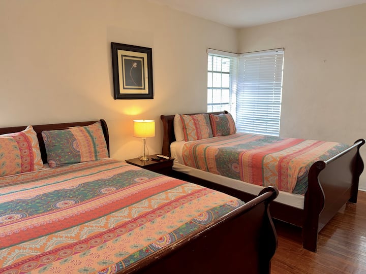 South Beach! #12, 2 Bedrooms, 4 Beds, Free Parking - Miami Beach, FL