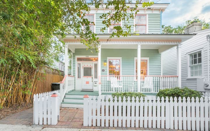 Bright Cottage W/ Private Veranda, Pet Friendly, Parking By Lucky Savannah - Savannah, GA