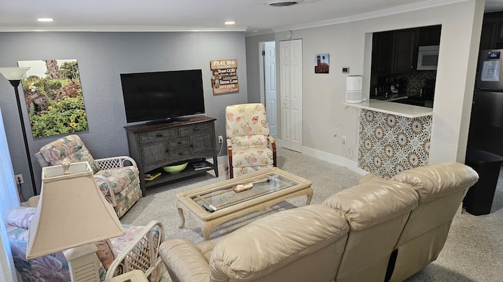 Dog Friendly Venice Island Paradise - 628 - Venice Beach, FL