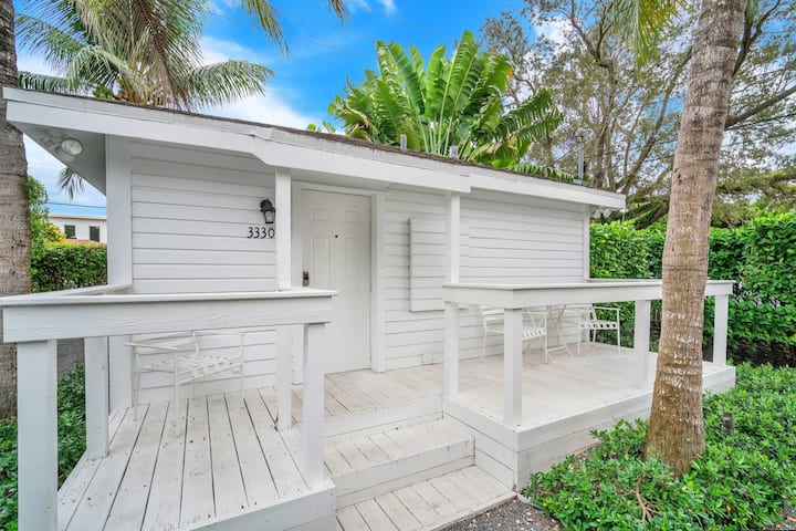 Renovated & Charming Grove Bay 1/1 Cottage - Miami, FL