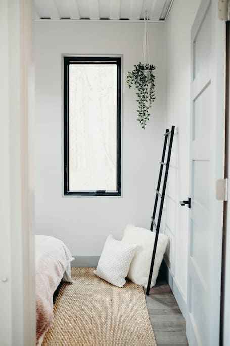 The Box Hop - Hocking Hills - Cabins for Rent in Rockbridge, Ohio ...