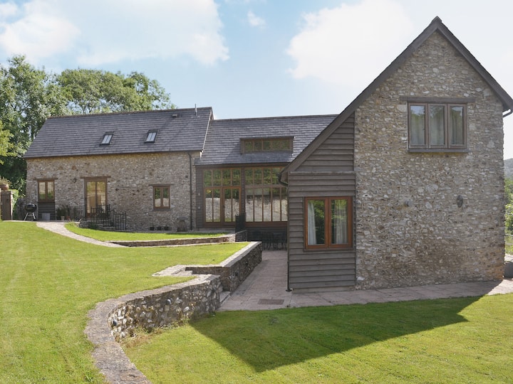 4 Bedroom Accommodation In Colyton - Honiton