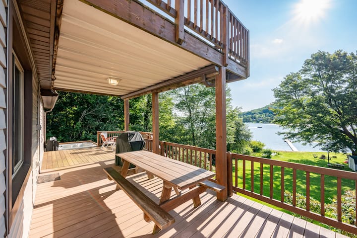 Dreamy Lakefront Stay W/ Dock & Firepit - Deep Creek Lake, MD