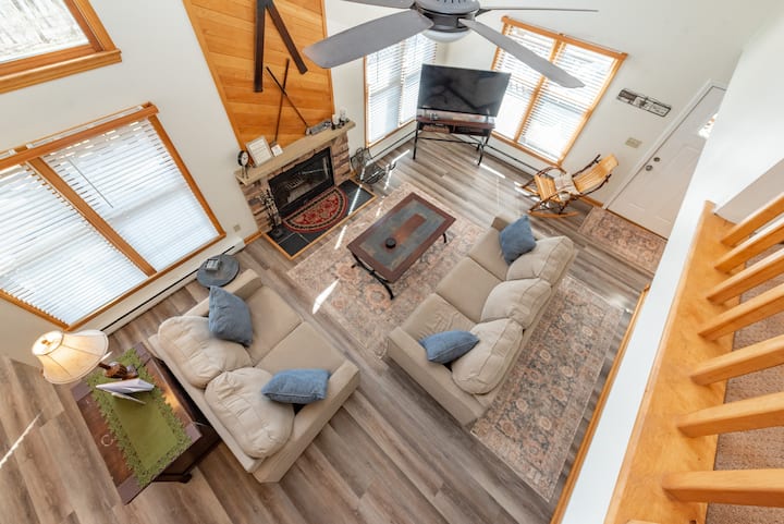 Cozy Dog Friendly Mountain Getaway W/ Hot Tub - Maryland