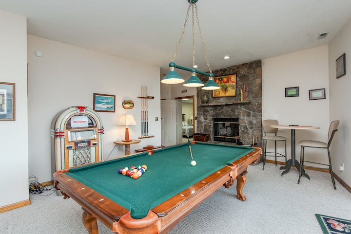 Luxury Dog Friendly Escape W/ Hot Tub & Views - Oakland, MD