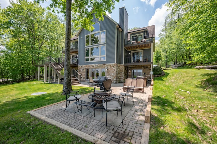 Scenic Mountaintop Chalet W/ Hot Tub & Fire Pit - Deep Creek Lake, MD