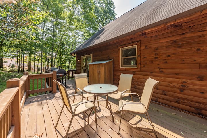 Cozy Dog Friendly Log Home W/ Hot Tub & Fire Pit - Maryland
