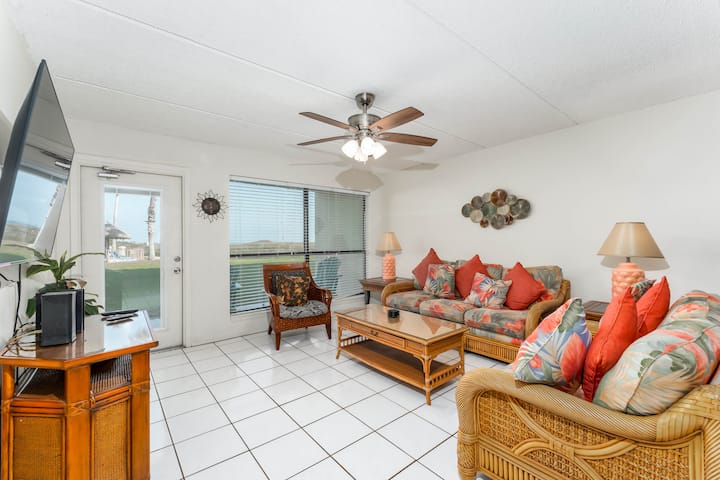 Saida Ii 105 - Ground Floor Beachfront Condo - Isla Blanca Beach, TX