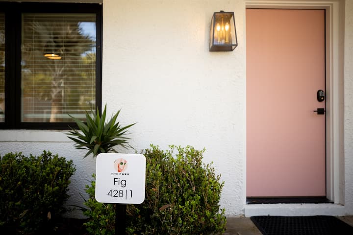 Fig, A Boutique Modern Home W/ Swimming Pool - Jekyll Island, GA