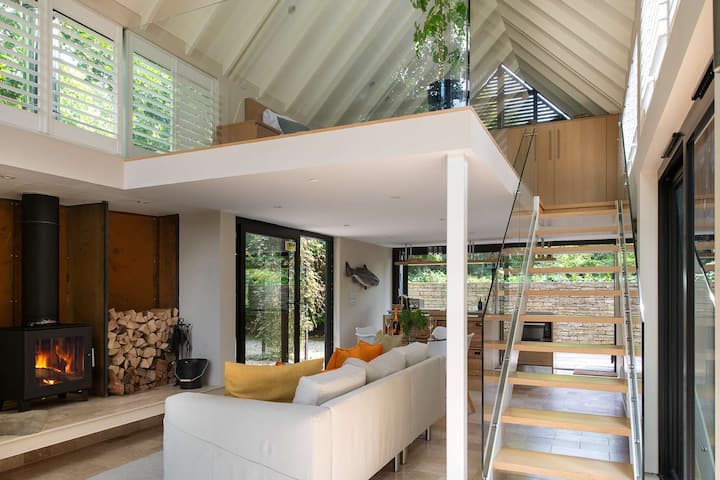 Willow | Glass Lake Retreat With Hot Tub & Kayak - South Cerney