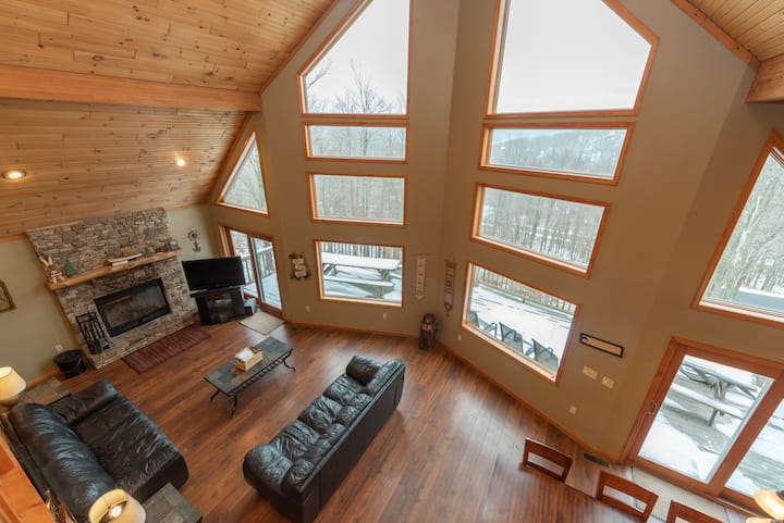 Mountain Chalet W/ Hot Tub, Views & Game Room - Deep Creek Lake, MD