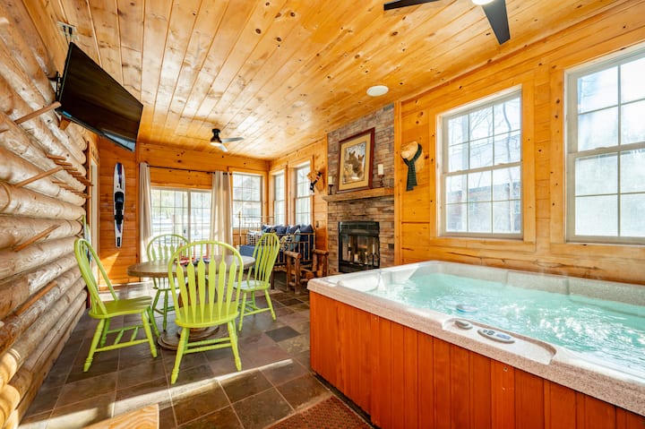 Woodsy Dog Friendly Lodge W/ Game Room & Grill - Maryland