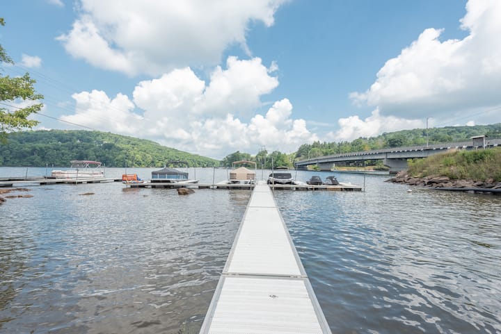 Split Lakefront Gem W/ Pool Table & Dock Slip - Oakland, MD