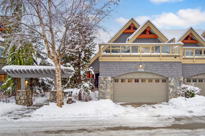 Family-friendly Townhouse W/ Hot Tub - Whistler
