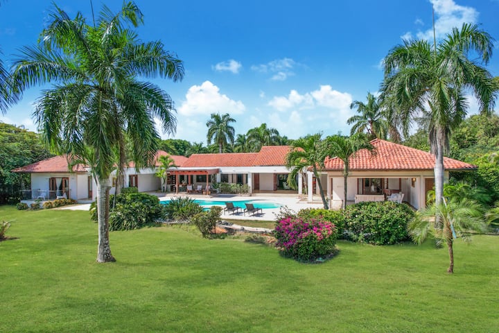 Tropical 6br Villa De Lujo Con Chef, Carnicero, Criada, Piscina, Jacuzzi Y Carro De Golf. - La Romana