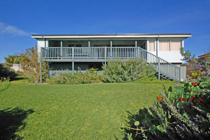 Beachfront Cottage On The Park - Jurien Bay