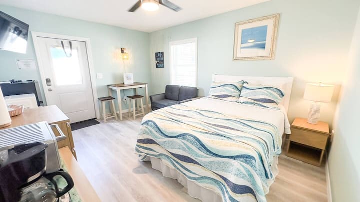 Ohana Beachside Studio C - 150 Ft From The Beach - Bradenton Beach, FL