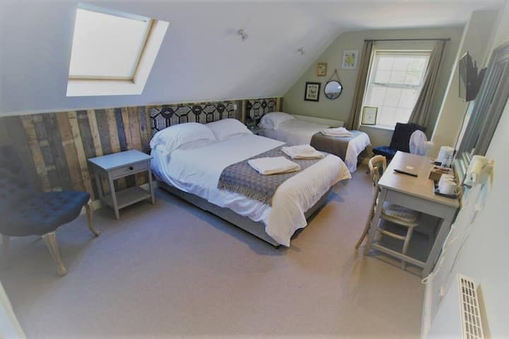 Family Ensuite Room @The Tawny Owl - Swindon