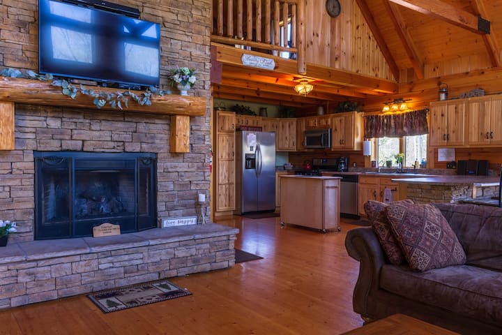 40-acre Cabin W/hot Tub & Trails | Hocking Hills - Ohio